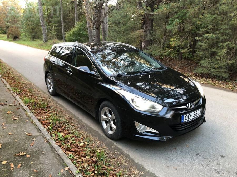Melns Hyundai i40 2013 Liepāja, ar dzinēja tilpumu 1.70 L un nobraukumu 237 tūkst. km par 4100 €, foto 1 vietnē AUTOMOTO.COM.LV