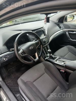Melns Hyundai i40 2013 Liepāja, ar dzinēja tilpumu 1.70 L un nobraukumu 237 tūkst. km par 4100 €, foto 6 vietnē AUTOMOTO.COM.LV