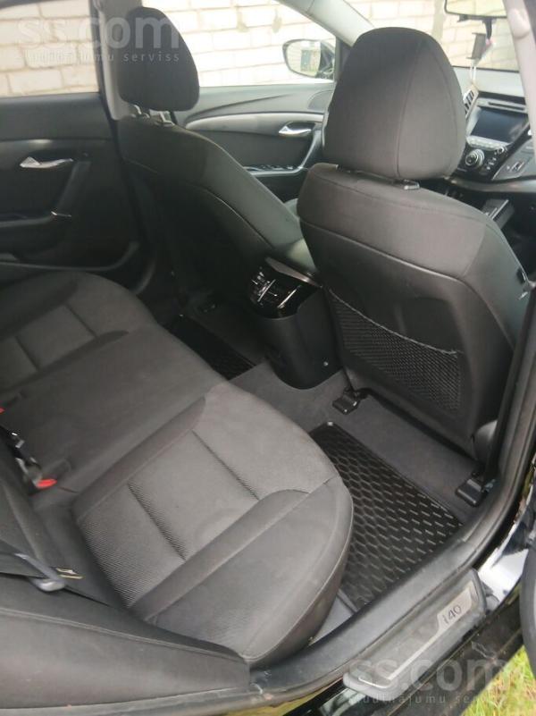 Black Hyundai i40 2013 in Liepaja, with an engine capacity of 1.70 L and mileage of 237 thousand km for 4100 €, photo 7 on AUTOMOTO.COM.LV