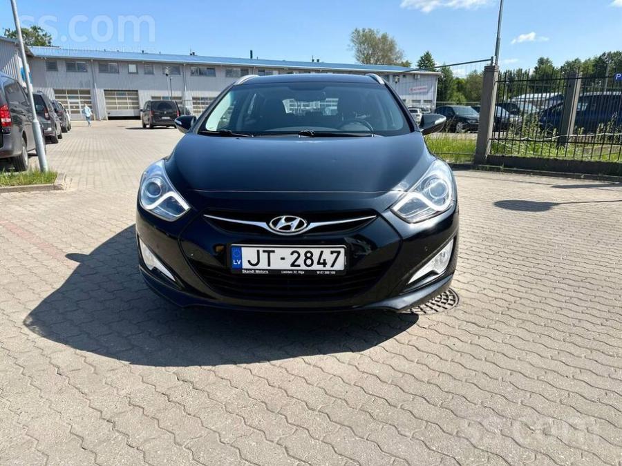 Black Hyundai i40 2014 in Riga, with an engine capacity of 1.70 L and mileage of 133 thousand km for 6950 €, photo 1 on AUTOMOTO.COM.LV