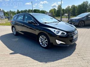 Black Hyundai i40 2014 in Riga, with an engine capacity of 1.70 L and mileage of 133 thousand km for 6950 €, photo 4 on AUTOMOTO.COM.LV