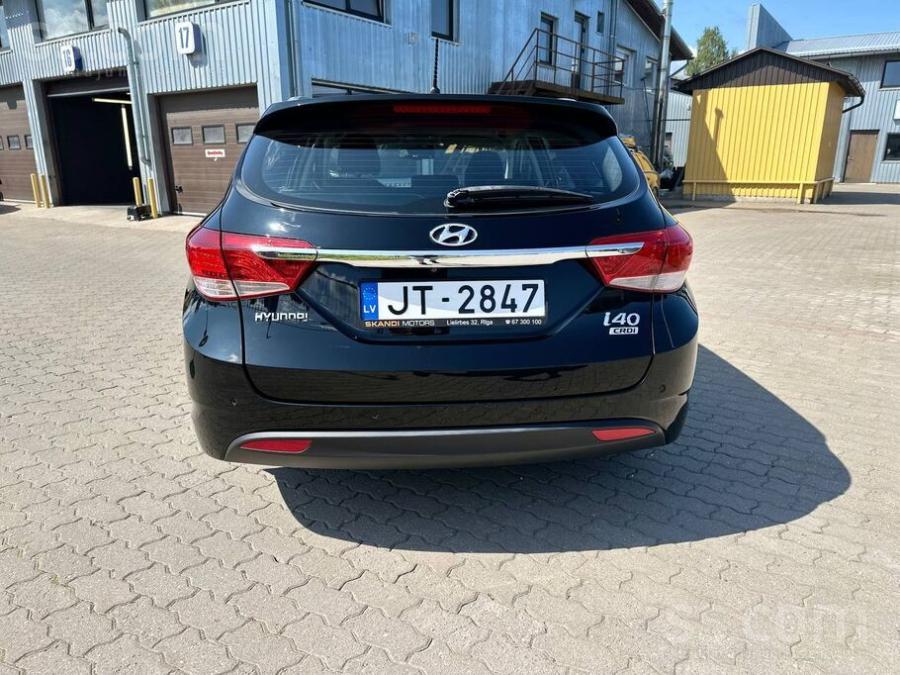 Black Hyundai i40 2014 in Riga, with an engine capacity of 1.70 L and mileage of 133 thousand km for 6950 €, photo 6 on AUTOMOTO.COM.LV