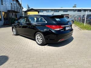 Black Hyundai i40 2014 in Riga, with an engine capacity of 1.70 L and mileage of 133 thousand km for 6950 €, photo 7 on AUTOMOTO.COM.LV