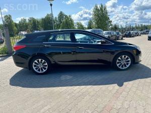Black Hyundai i40 2014 in Riga, with an engine capacity of 1.70 L and mileage of 133 thousand km for 6950 €, photo 8 on AUTOMOTO.COM.LV