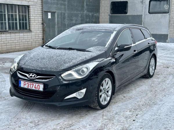 Black Hyundai i40 2014 in Kaunas, with an engine capacity of 1.69 L and mileage of 154 thousand km for 5400 €, photo 1 on AUTOMOTO.COM.LV