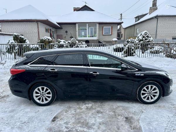 Black Hyundai i40 2014 in Kaunas, with an engine capacity of 1.69 L and mileage of 154 thousand km for 5400 €, photo 4 on AUTOMOTO.COM.LV