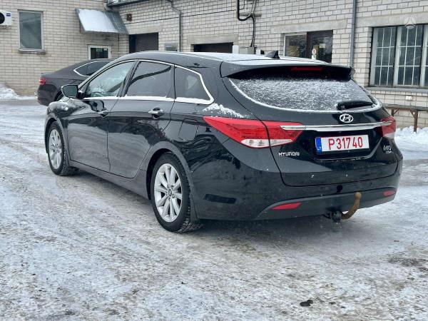 Black Hyundai i40 2014 in Kaunas, with an engine capacity of 1.69 L and mileage of 154 thousand km for 5400 €, photo 7 on AUTOMOTO.COM.LV