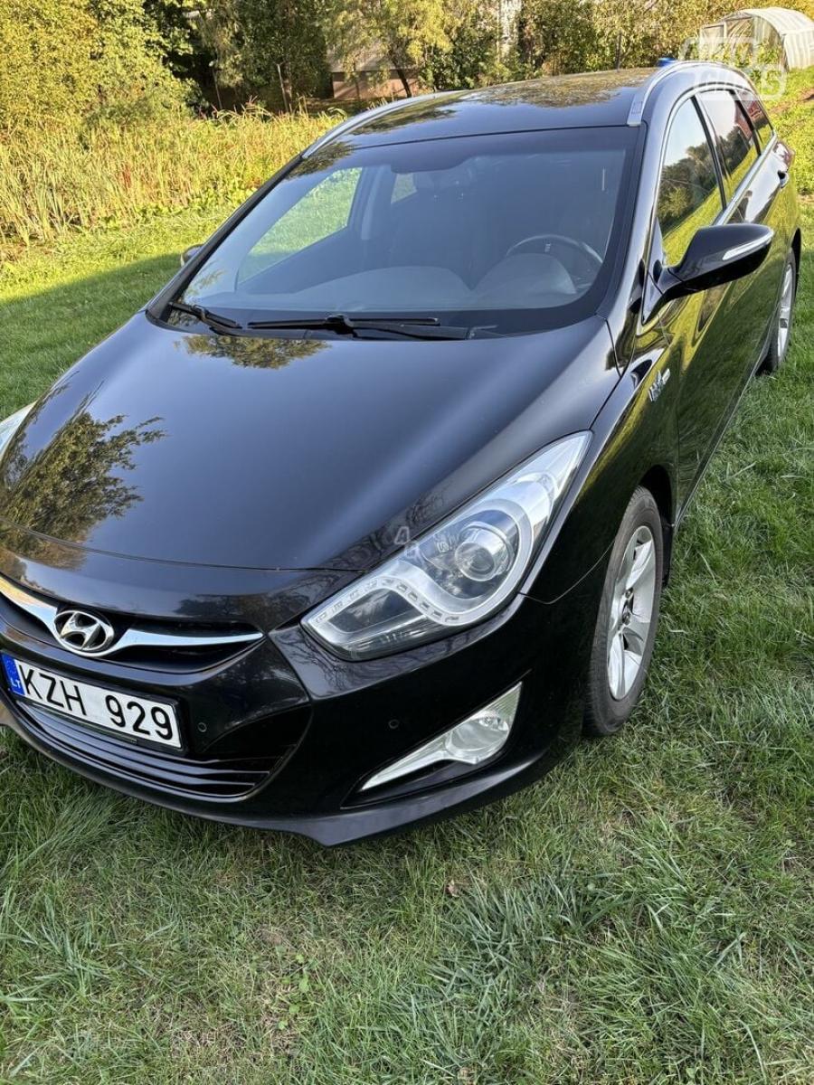 Black Hyundai i40 2014 in Vilnius, with an engine capacity of 1.70 L and mileage of 157 thousand km for 4850 €, photo 1 on AUTOMOTO.COM.LV