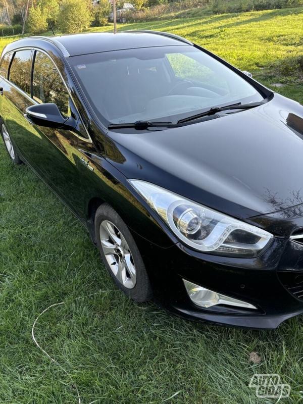 Black Hyundai i40 2014 in Vilnius, with an engine capacity of 1.70 L and mileage of 157 thousand km for 4850 €, photo 2 on AUTOMOTO.COM.LV