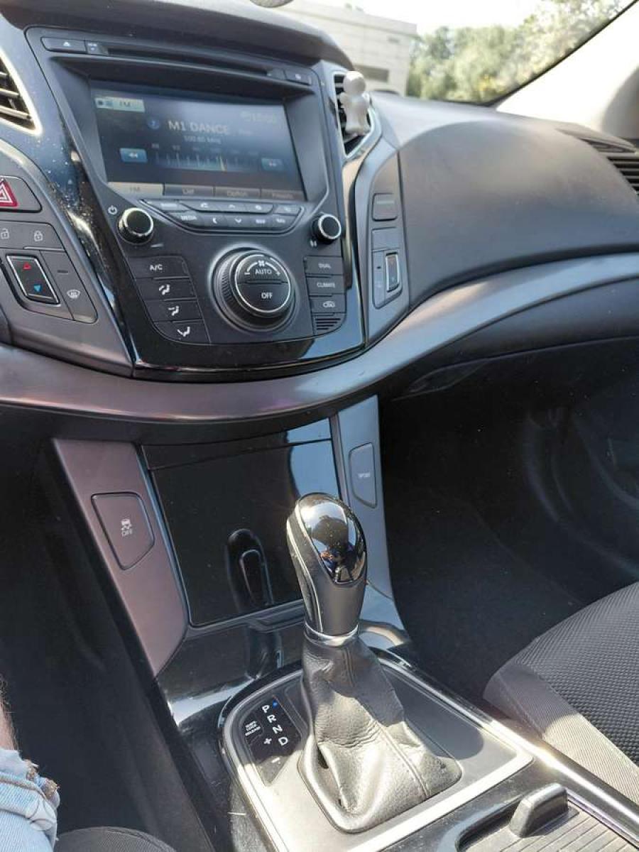Melns Hyundai i40 2014 Klaipėda, ar dzinēja tilpumu 1.69 L un nobraukumu 268 tūkst. km par 3500 €, foto 11 vietnē AUTOMOTO.COM.LV
