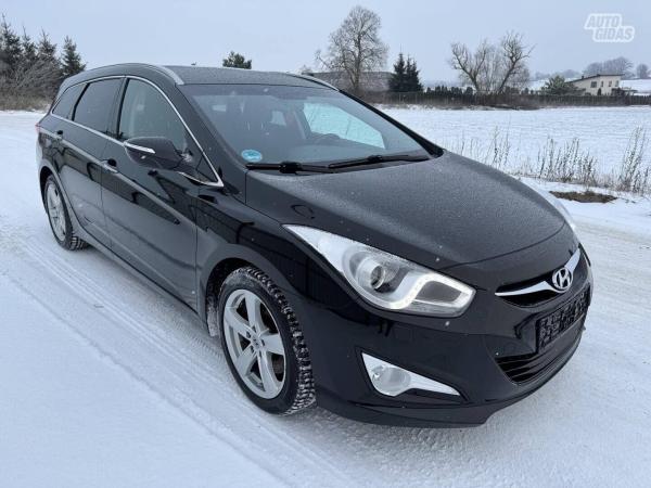 Black Hyundai i40 2015 in Marijampole, with an engine capacity of 1.70 L and mileage of 257 thousand km for 4950 €, photo 1 on AUTOMOTO.COM.LV
