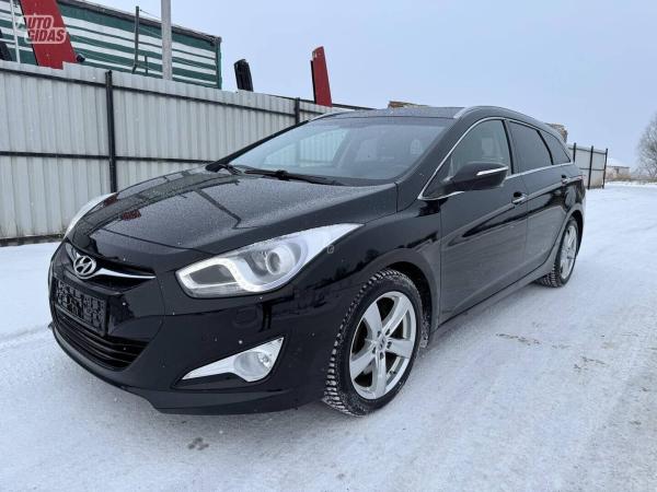Black Hyundai i40 2015 in Marijampole, with an engine capacity of 1.70 L and mileage of 257 thousand km for 4950 €, photo 2 on AUTOMOTO.COM.LV