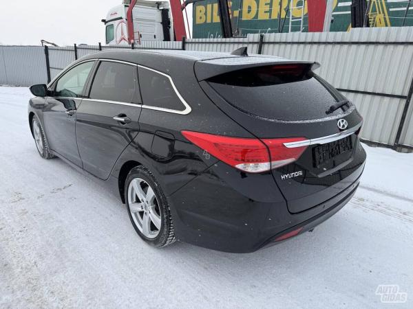 Black Hyundai i40 2015 in Marijampole, with an engine capacity of 1.70 L and mileage of 257 thousand km for 4950 €, photo 3 on AUTOMOTO.COM.LV