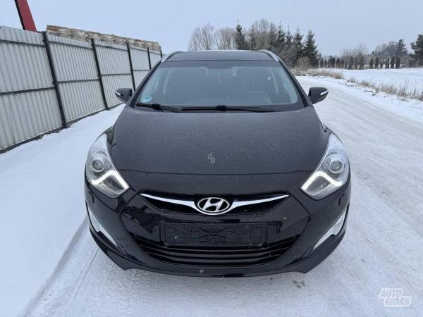 Black Hyundai i40 2015 in Marijampole, with an engine capacity of 1.70 L and mileage of 257 thousand km for 4950 €, photo 4 on AUTOMOTO.COM.LV