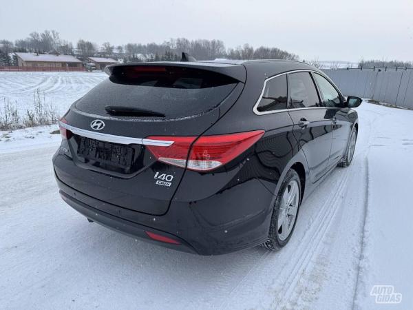 Black Hyundai i40 2015 in Marijampole, with an engine capacity of 1.70 L and mileage of 257 thousand km for 4950 €, photo 5 on AUTOMOTO.COM.LV
