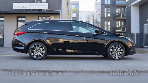 Melns Hyundai i40 2015 Tallina, ar dzinēja tilpumu 1.70 L un nobraukumu 98 tūkst. km par 11900 €, foto 2 vietnē AUTOMOTO.COM.LV