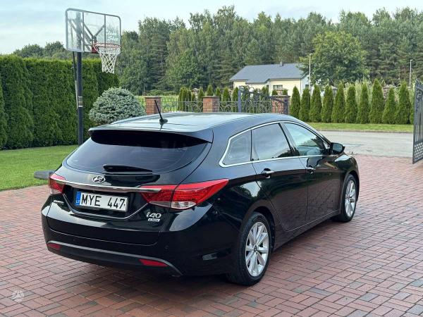 Black Hyundai i40 2015 in Klaipeda, with an engine capacity of 1.69 L and mileage of 264 thousand km for 5950 €, photo 4 on AUTOMOTO.COM.LV
