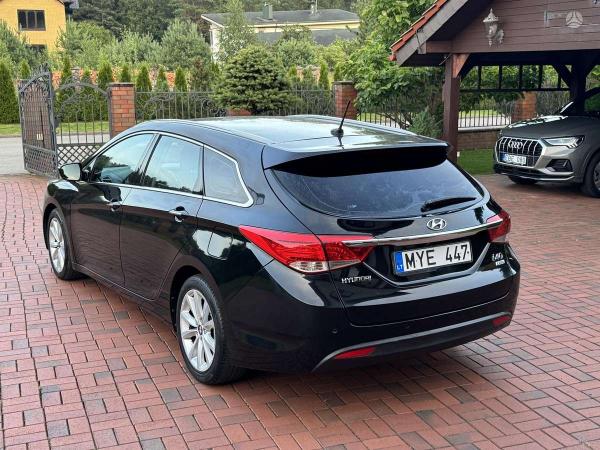 Black Hyundai i40 2015 in Klaipeda, with an engine capacity of 1.69 L and mileage of 264 thousand km for 5950 €, photo 5 on AUTOMOTO.COM.LV