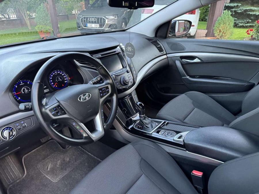 Melns Hyundai i40 2015 Klaipėda, ar dzinēja tilpumu 1.69 L un nobraukumu 264 tūkst. km par 5950 €, foto 13 vietnē AUTOMOTO.COM.LV