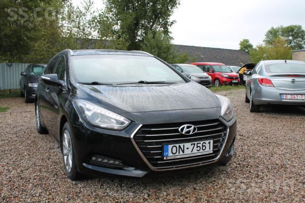 Black Hyundai i40 2015 in Daugavpils, with an engine capacity of 1.70 L and mileage of 175 thousand km for 5990 €, photo 2 on AUTOMOTO.COM.LV