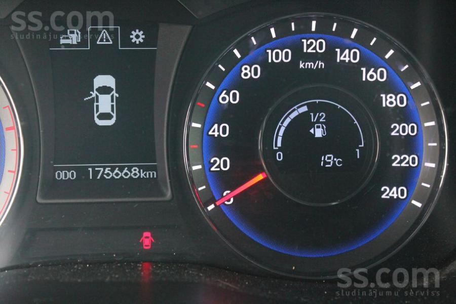 Melns Hyundai i40 2015 Daugavpils, ar dzinēja tilpumu 1.70 L un nobraukumu 175 tūkst. km par 5990 €, foto 25 vietnē AUTOMOTO.COM.LV