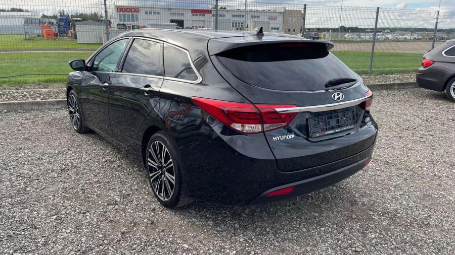 Melns Hyundai i40 2015 Marijampole, ar dzinēja tilpumu 1.69 L un nobraukumu 199 tūkst. km par 6990 €, foto 9 vietnē AUTOMOTO.COM.LV