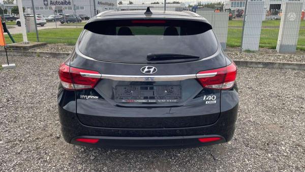 Melns Hyundai i40 2015 Marijampole, ar dzinēja tilpumu 1.69 L un nobraukumu 199 tūkst. km par 6990 €, foto 10 vietnē AUTOMOTO.COM.LV