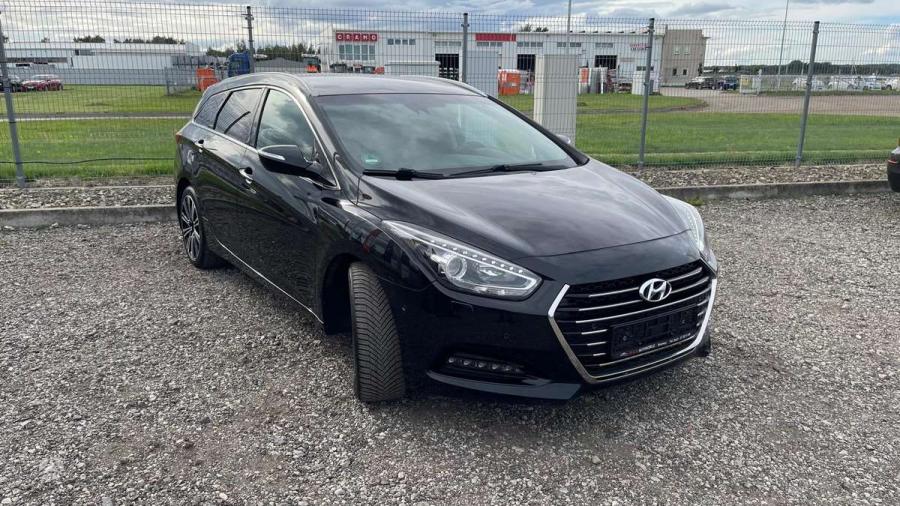 Melns Hyundai i40 2015 Marijampole, ar dzinēja tilpumu 1.69 L un nobraukumu 199 tūkst. km par 6990 €, foto 13 vietnē AUTOMOTO.COM.LV