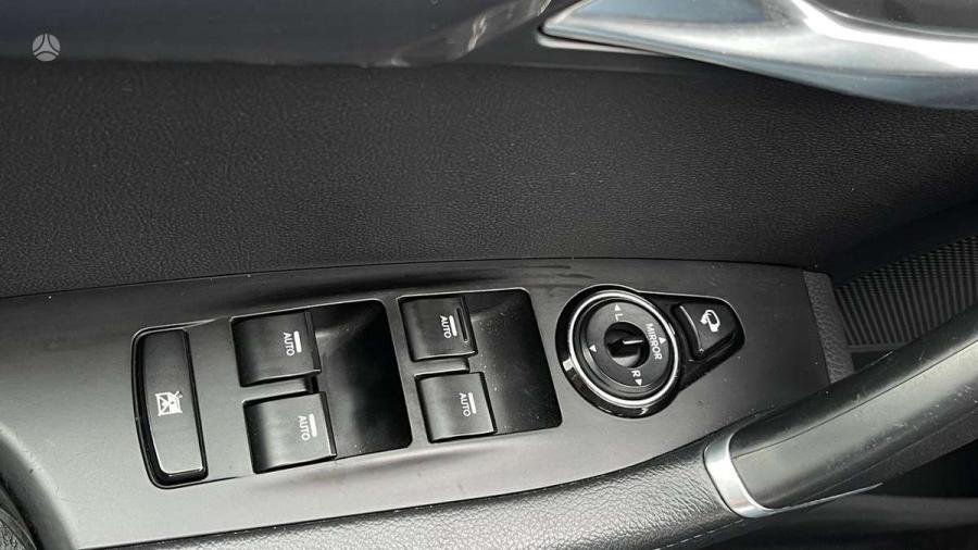 Melns Hyundai i40 2015 Marijampole, ar dzinēja tilpumu 1.69 L un nobraukumu 199 tūkst. km par 6990 €, foto 33 vietnē AUTOMOTO.COM.LV