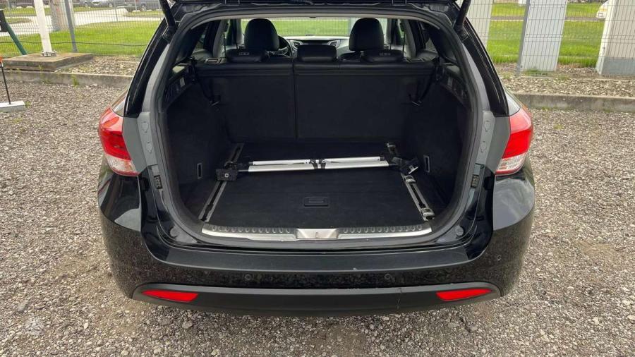 Melns Hyundai i40 2015 Marijampole, ar dzinēja tilpumu 1.69 L un nobraukumu 199 tūkst. km par 6990 €, foto 38 vietnē AUTOMOTO.COM.LV