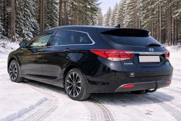 Black Hyundai i40 2016 in Klaipeda, with an engine capacity of 1.69 L and mileage of 269 thousand km for 7700 €, photo 4 on AUTOMOTO.COM.LV