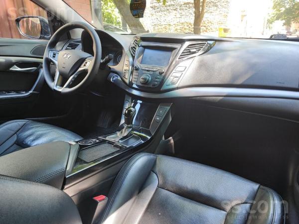 Black Hyundai i40 2017 in Riga, with an engine capacity of 1.70 L and mileage of 0 thousand km for 6900 €, photo 5 on AUTOMOTO.COM.LV