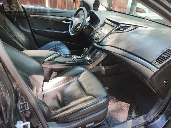 Black Hyundai i40 2017 in Riga, with an engine capacity of 1.70 L and mileage of 0 thousand km for 6900 €, photo 6 on AUTOMOTO.COM.LV