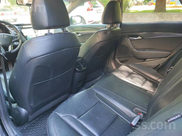 Black Hyundai i40 2017 in Riga, with an engine capacity of 1.70 L and mileage of 0 thousand km for 6900 €, photo 7 on AUTOMOTO.COM.LV