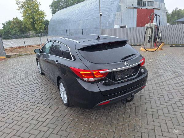 Melns Hyundai i40 2018 Vilkaviškis, ar dzinēja tilpumu 1.70 L un nobraukumu 270 tūkst. km par 7200 €, foto 3 vietnē AUTOMOTO.COM.LV