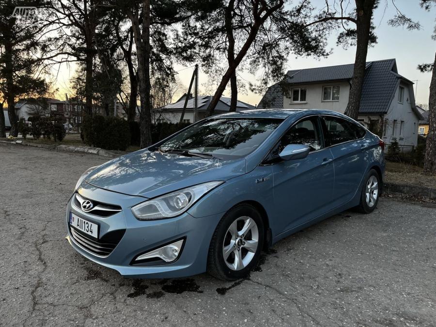 Zils Hyundai i40 2012 Alīta, ar dzinēja tilpumu 1.70 L un nobraukumu 336 tūkst. km par 3450 €, foto 1 vietnē AUTOMOTO.COM.LV