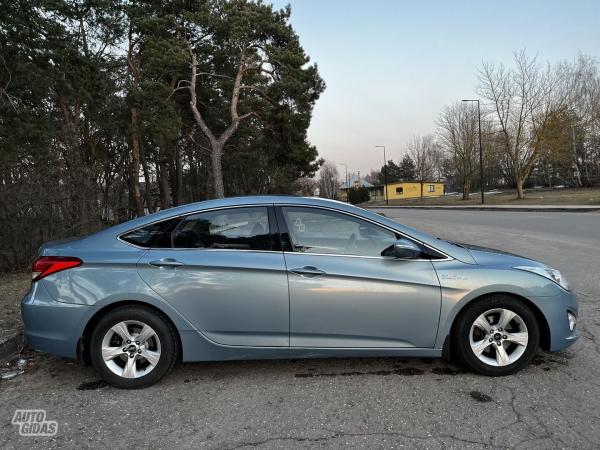 Zils Hyundai i40 2012 Alīta, ar dzinēja tilpumu 1.70 L un nobraukumu 336 tūkst. km par 3450 €, foto 5 vietnē AUTOMOTO.COM.LV