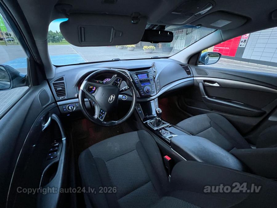 Blue Hyundai i40 2012 in Jogeva, with an engine capacity of 1.70 L and mileage of 302 thousand km for 4700 €, photo 8 on AUTOMOTO.COM.LV
