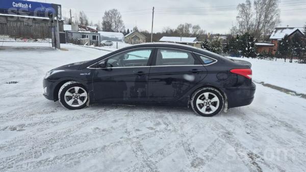 Zils Hyundai i40 2013 Rēzekne, ar dzinēja tilpumu 1.70 L un nobraukumu 412 tūkst. km par 3300 €, foto 3 vietnē AUTOMOTO.COM.LV