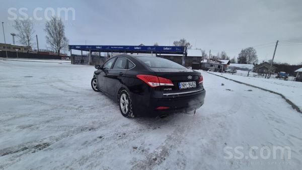 Zils Hyundai i40 2013 Rēzekne, ar dzinēja tilpumu 1.70 L un nobraukumu 412 tūkst. km par 3300 €, foto 5 vietnē AUTOMOTO.COM.LV