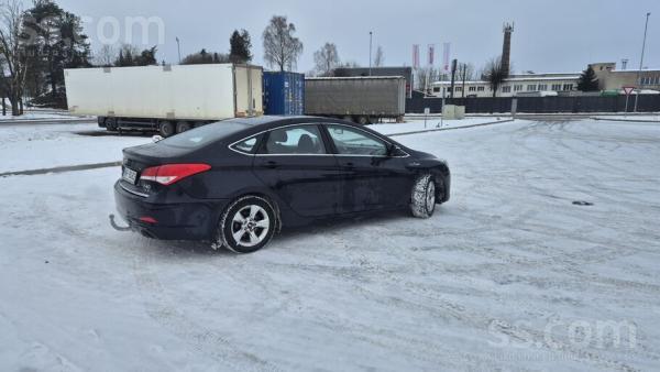 Zils Hyundai i40 2013 Rēzekne, ar dzinēja tilpumu 1.70 L un nobraukumu 412 tūkst. km par 3300 €, foto 8 vietnē AUTOMOTO.COM.LV