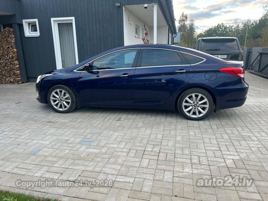 Blue Hyundai i40 2013 in Tallinn, with an engine capacity of 1.70 L and mileage of 186 thousand km for 6800 €, photo 8 on AUTOMOTO.COM.LV