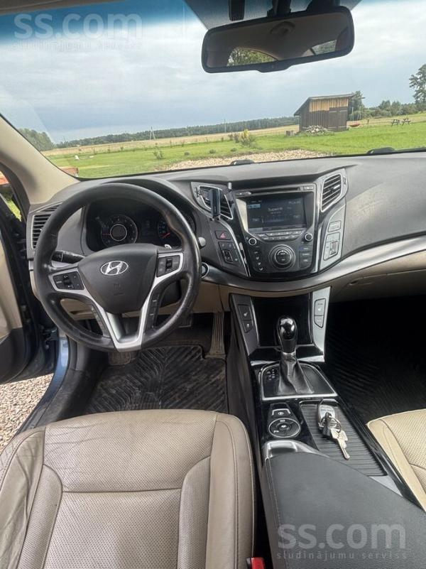 Blue Hyundai i40 2013 in Valmiera, with an engine capacity of 2.00 L and mileage of 186 thousand km for 4400 €, photo 3 on AUTOMOTO.COM.LV