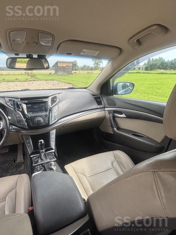 Blue Hyundai i40 2013 in Valmiera, with an engine capacity of 2.00 L and mileage of 186 thousand km for 4400 €, photo 4 on AUTOMOTO.COM.LV