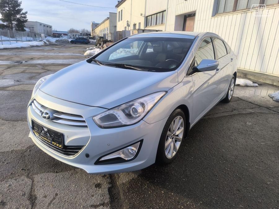 Blue Hyundai i40 2014 in Radviliskis, with an engine capacity of 1.70 L and mileage of 289 thousand km for 4999 €, photo 1 on AUTOMOTO.COM.LV