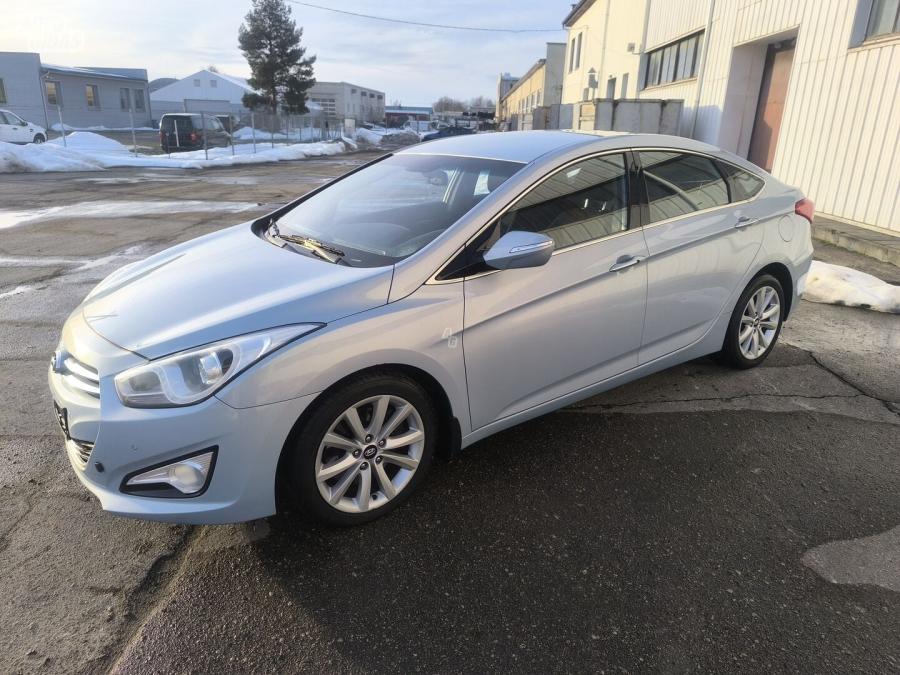 Blue Hyundai i40 2014 in Radviliskis, with an engine capacity of 1.70 L and mileage of 289 thousand km for 4999 €, photo 4 on AUTOMOTO.COM.LV