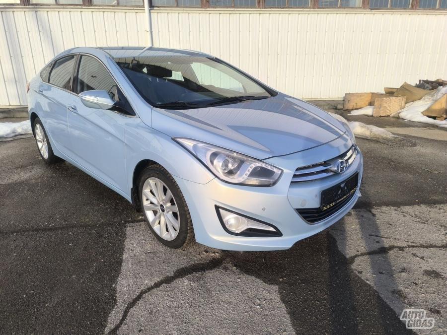 Blue Hyundai i40 2014 in Radviliskis, with an engine capacity of 1.70 L and mileage of 289 thousand km for 4999 €, photo 9 on AUTOMOTO.COM.LV