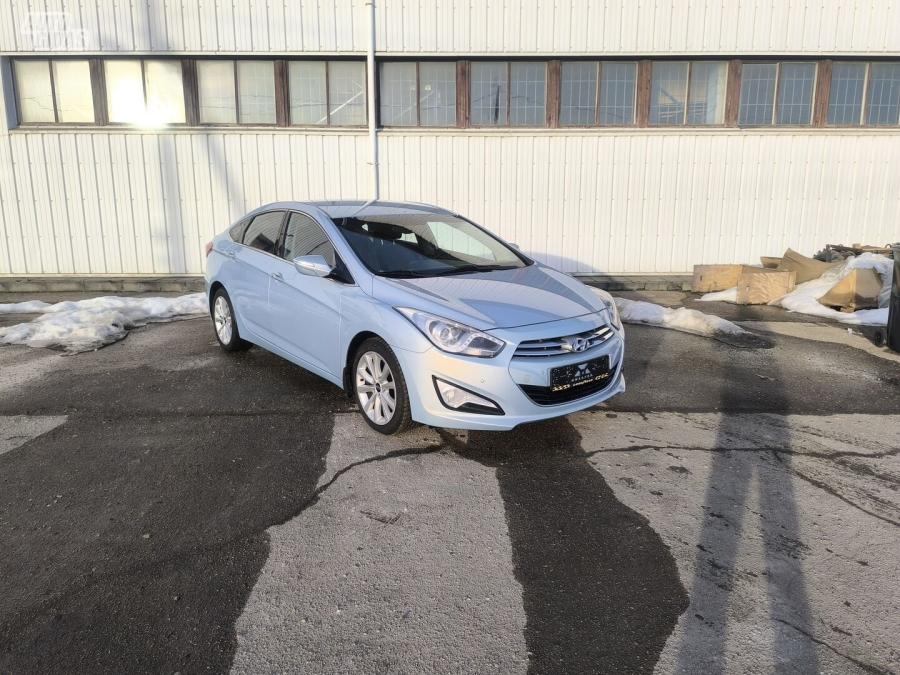Blue Hyundai i40 2014 in Radviliskis, with an engine capacity of 1.70 L and mileage of 289 thousand km for 4999 €, photo 10 on AUTOMOTO.COM.LV