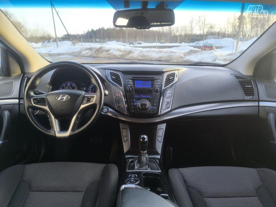 Blue Hyundai i40 2014 in Radviliskis, with an engine capacity of 1.70 L and mileage of 289 thousand km for 4999 €, photo 19 on AUTOMOTO.COM.LV