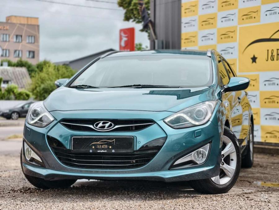 Blue Hyundai i40 2011 in Siauliai, with an engine capacity of 1.69 L and mileage of 270 thousand km for 5200 €, photo 1 on AUTOMOTO.COM.LV